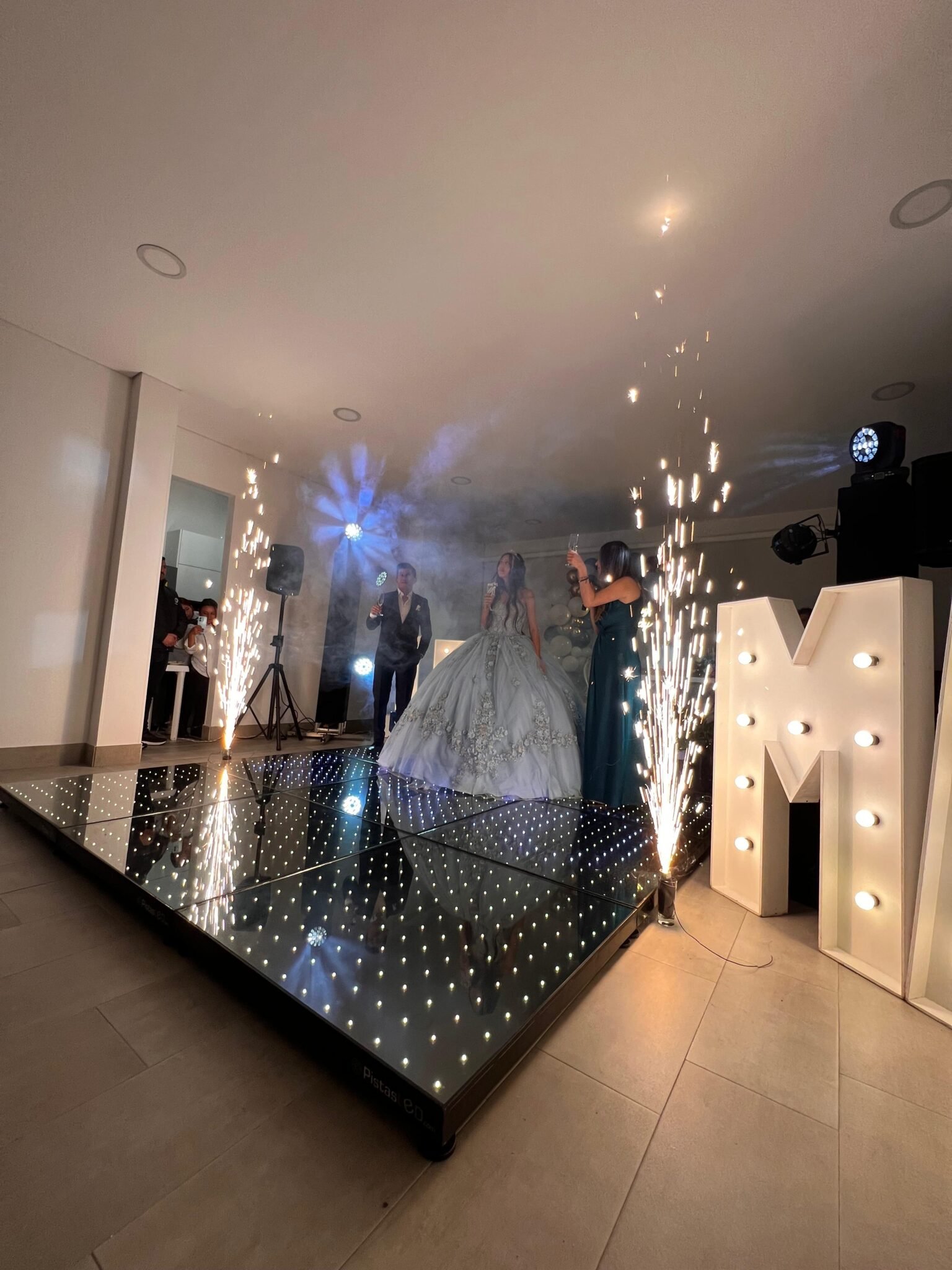 pistasled.com – Alquiler y venta de pistas led para fiestas y eventos